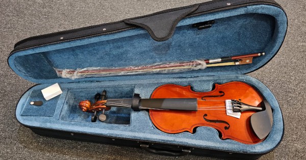 Beginner violin. Half size.